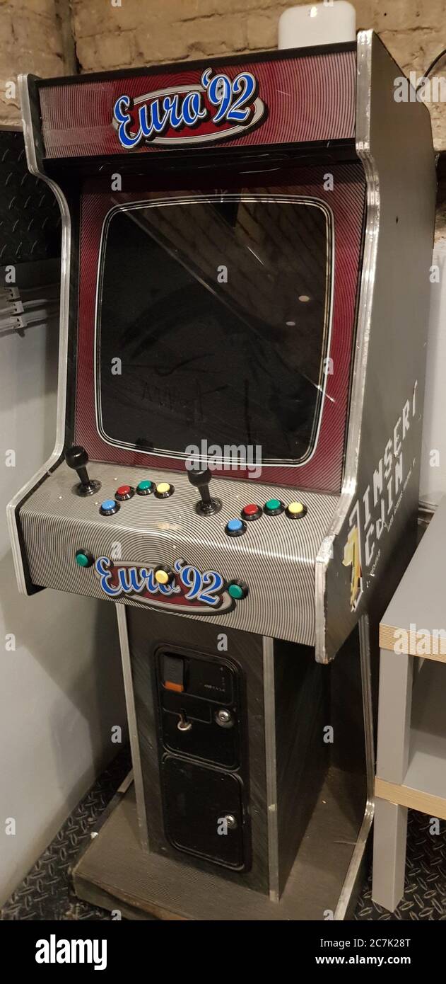 Retro game machines hi-res stock photography and images - Alamy