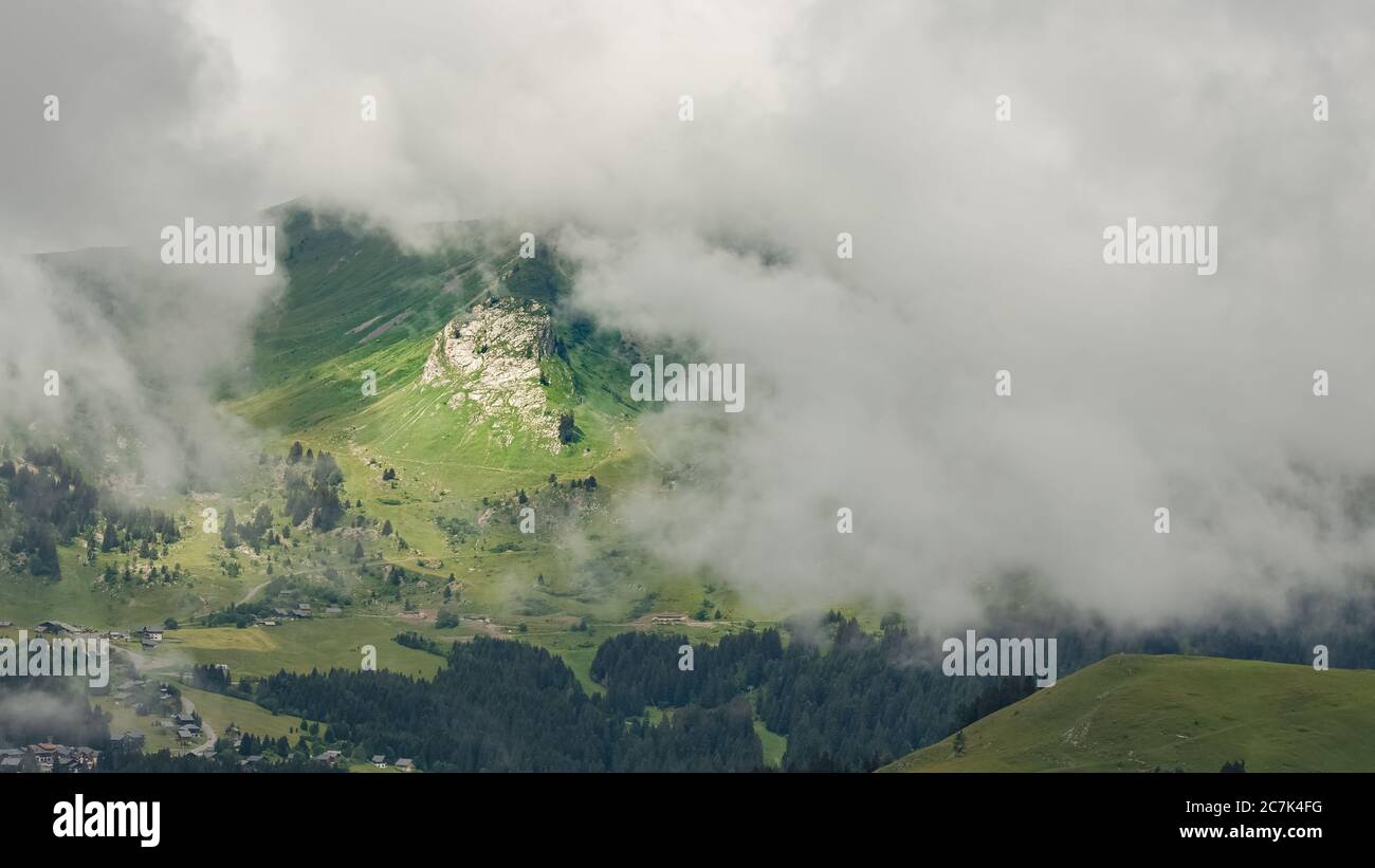 Les gets france village hi-res stock photography and images - Alamy