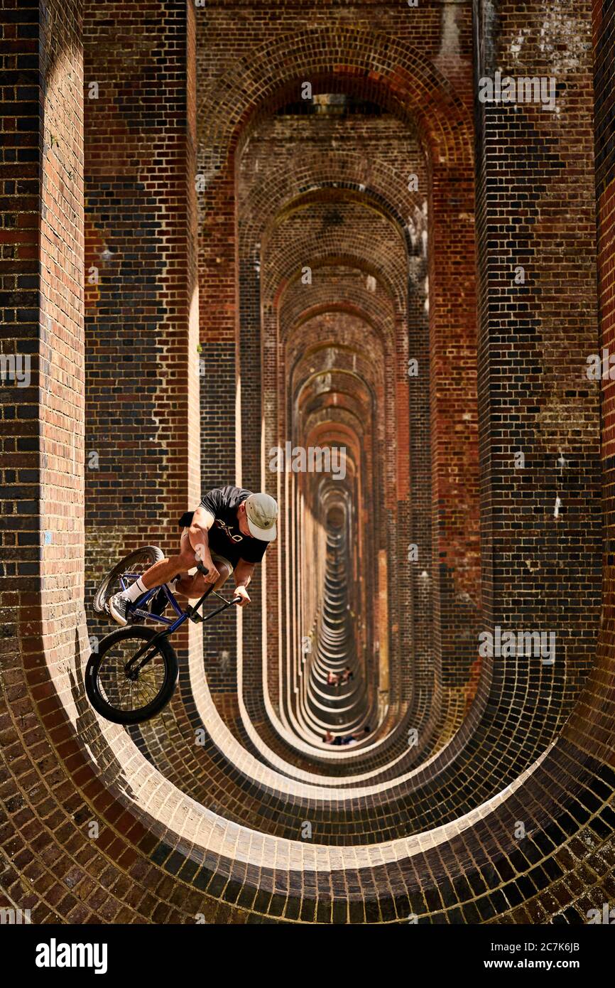 Joe Bowers riding his bmx at the Ouse valley viaduct, Balcombe Stock ...