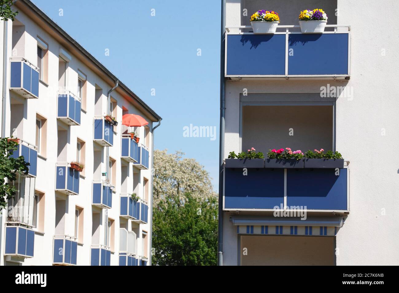 Modern monotonous residential building hi-res stock photography and ...