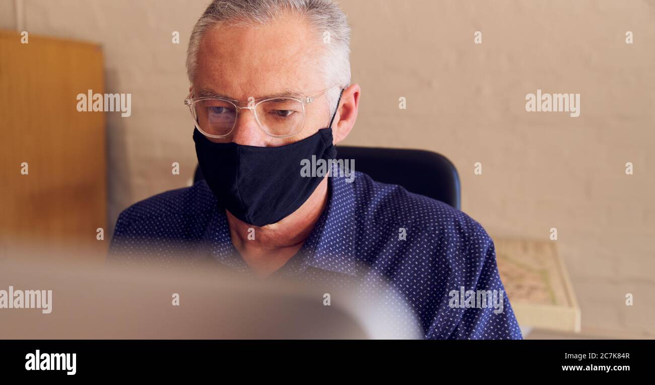 Front desk mask hi-res stock photography and images - Alamy