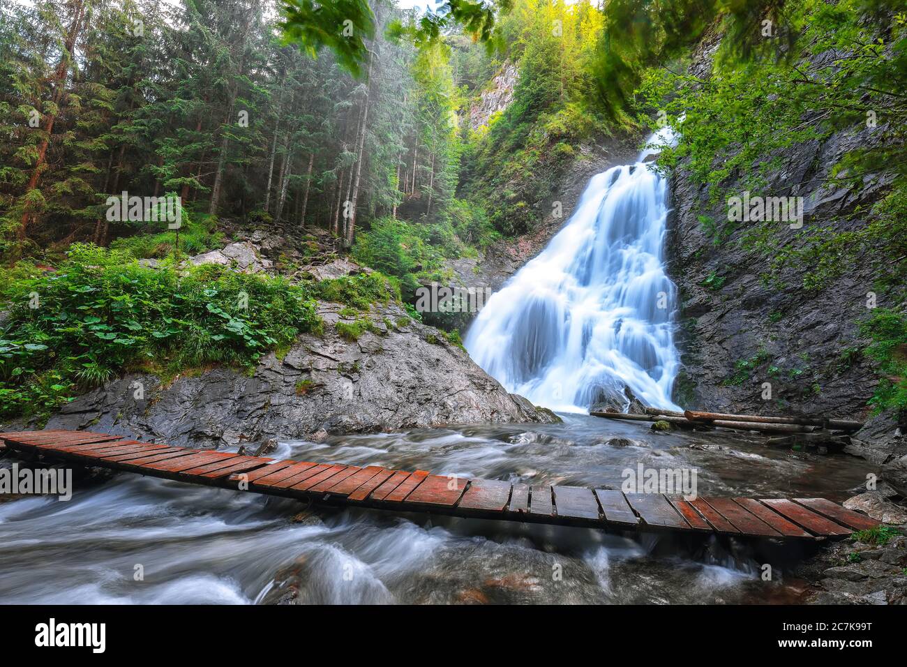 Valul miresei waterfall hi-res stock photography and images - Alamy