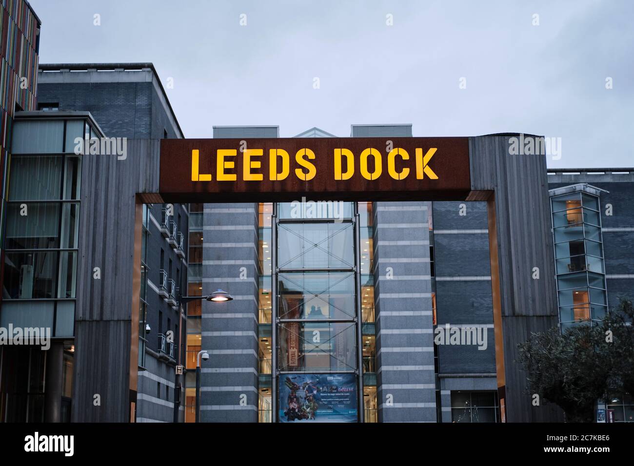 Leeds bridge at night hi-res stock photography and images - Alamy
