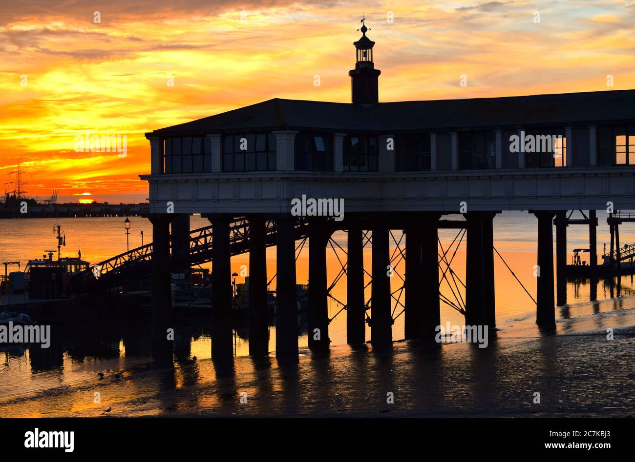 Graesend town pier hi-res stock photography and images - Alamy