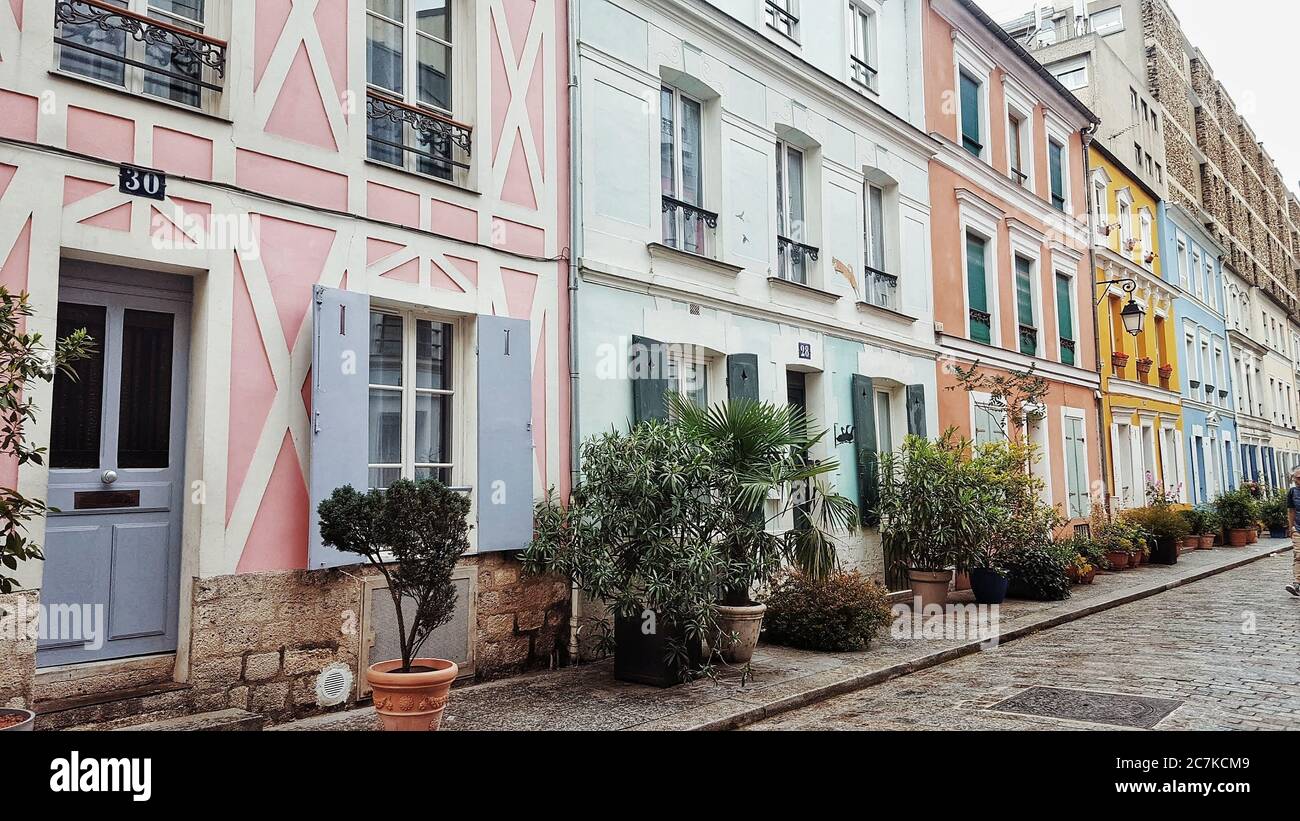 Paris rows houses hi-res stock photography and images - Alamy