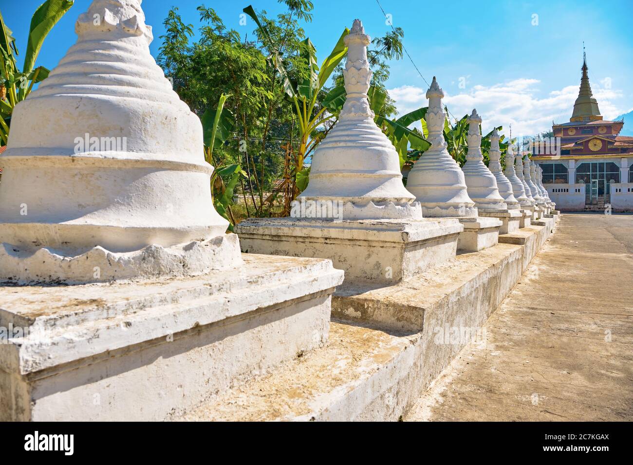 Buddhist temple on inle lake hi-res stock photography and images - Alamy