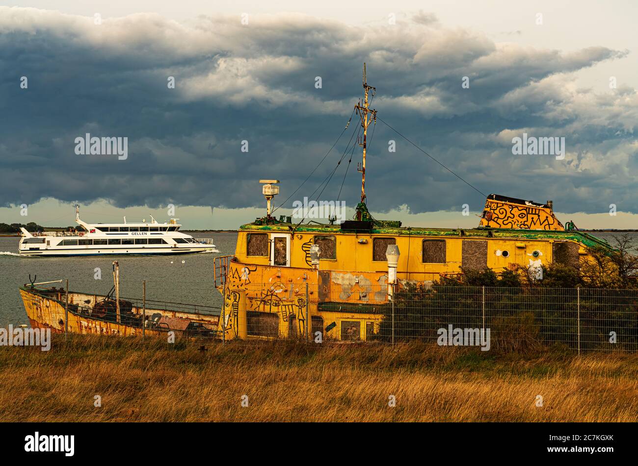 Coffin ship hi-res stock photography and images - Alamy