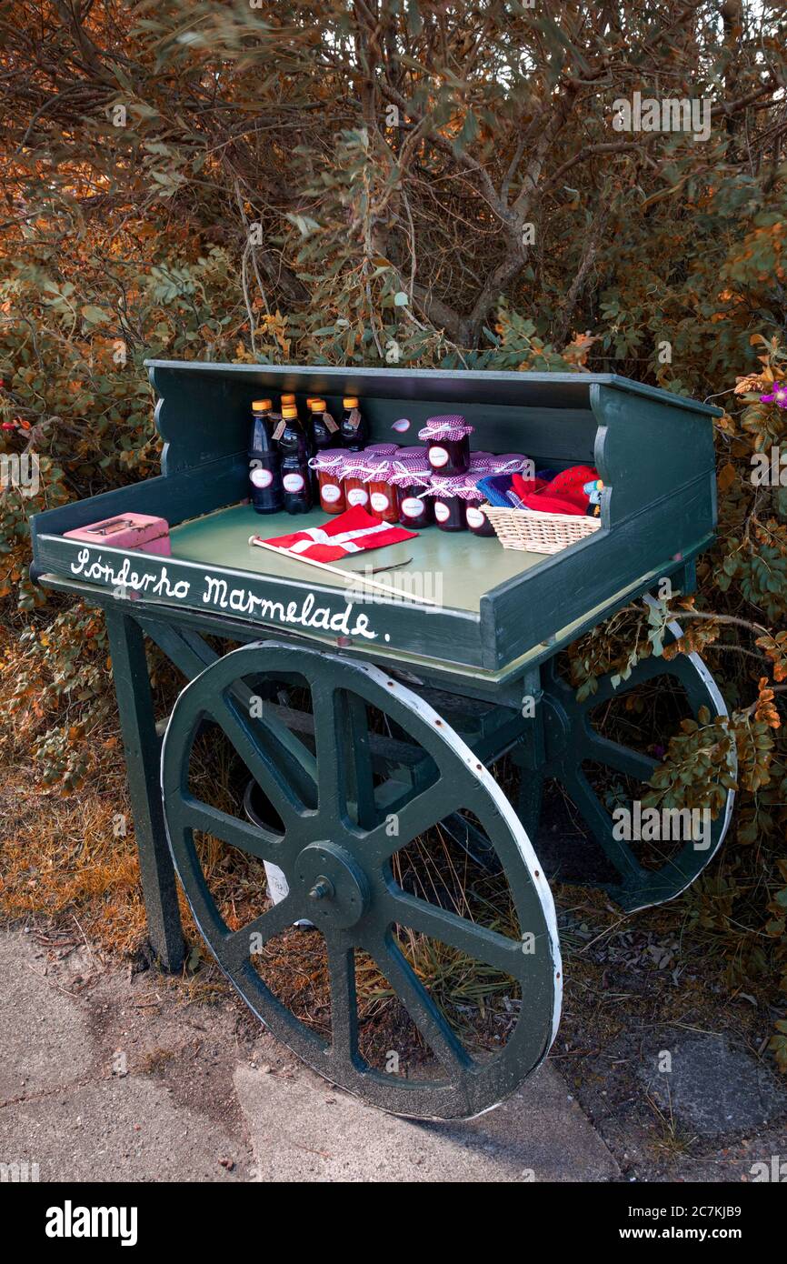 Old fashioned food hand cart hi-res stock photography and images - Alamy