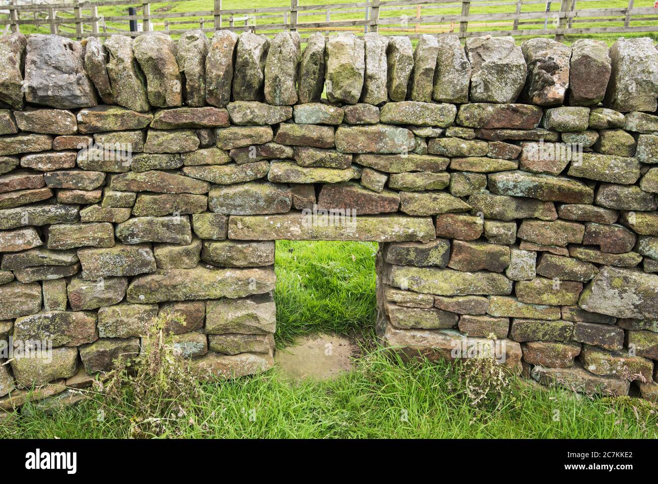 Dry stone walling Stock Photo - Alamy