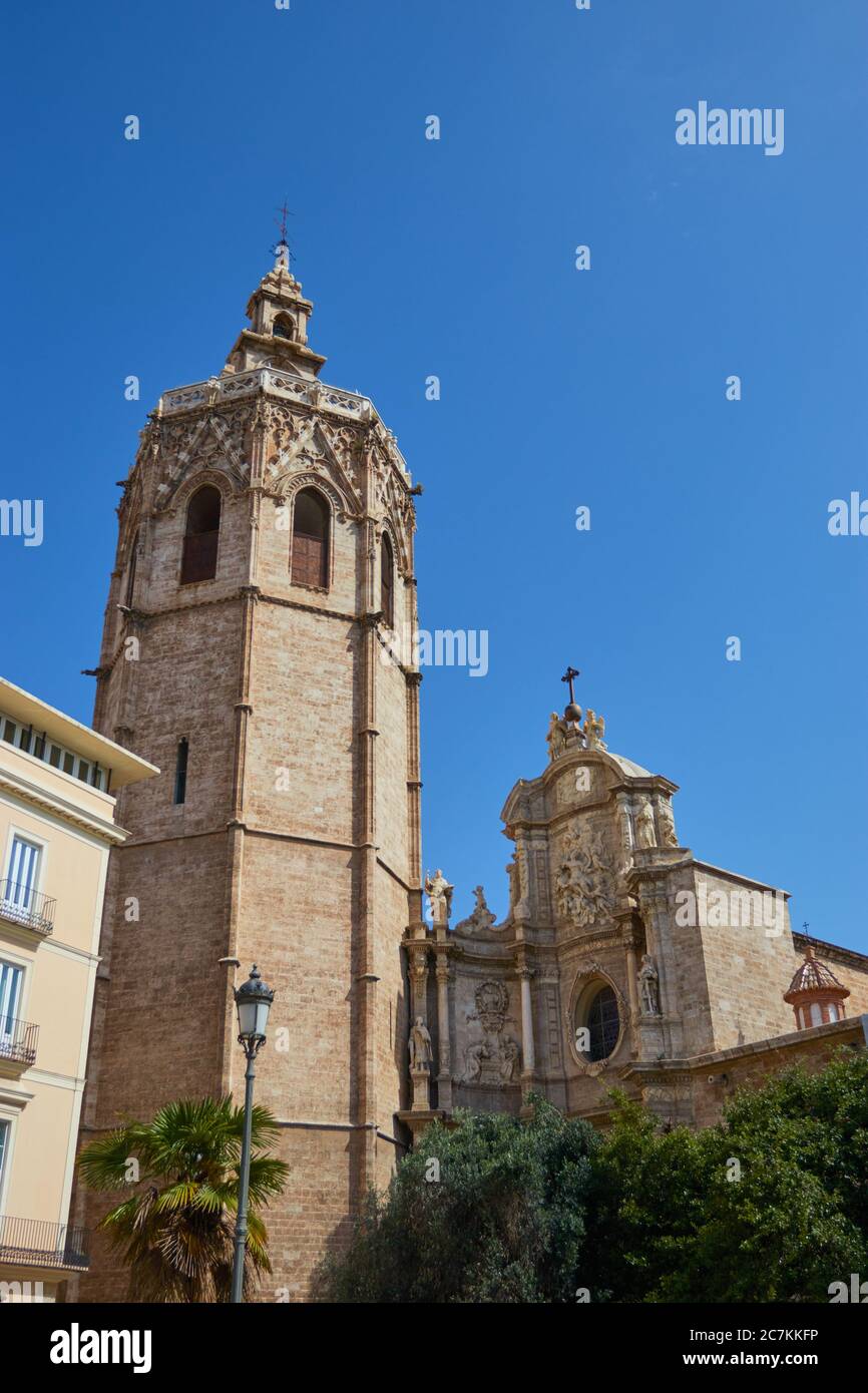 Vertical Wide angle shot of the amazing Torre del Micalet on a bright ...