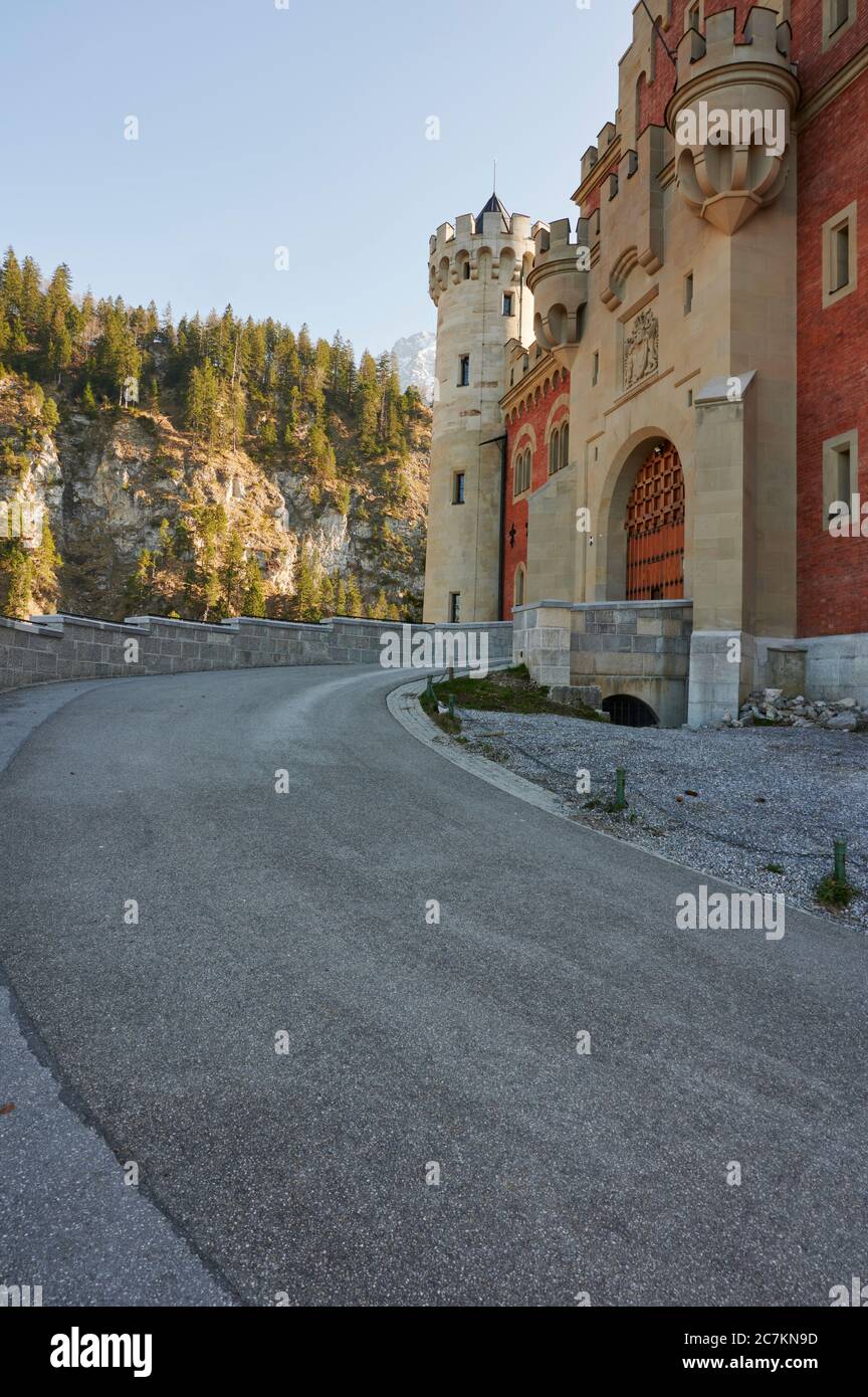 Entrance gate to Neuschwanstein Castle closed due to the corona crisis ...