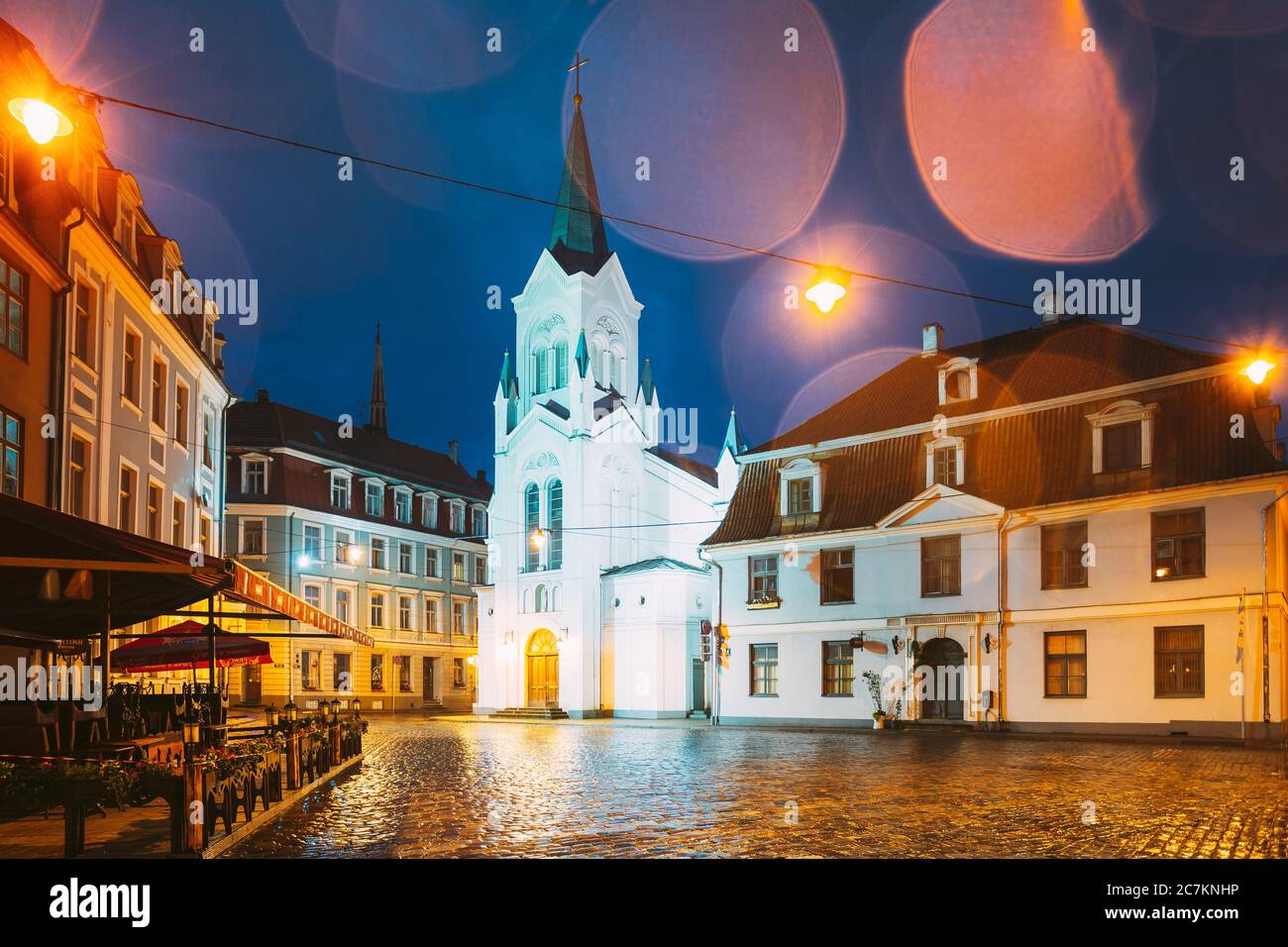 Famous pyramidal building hi-res stock photography and images - Alamy