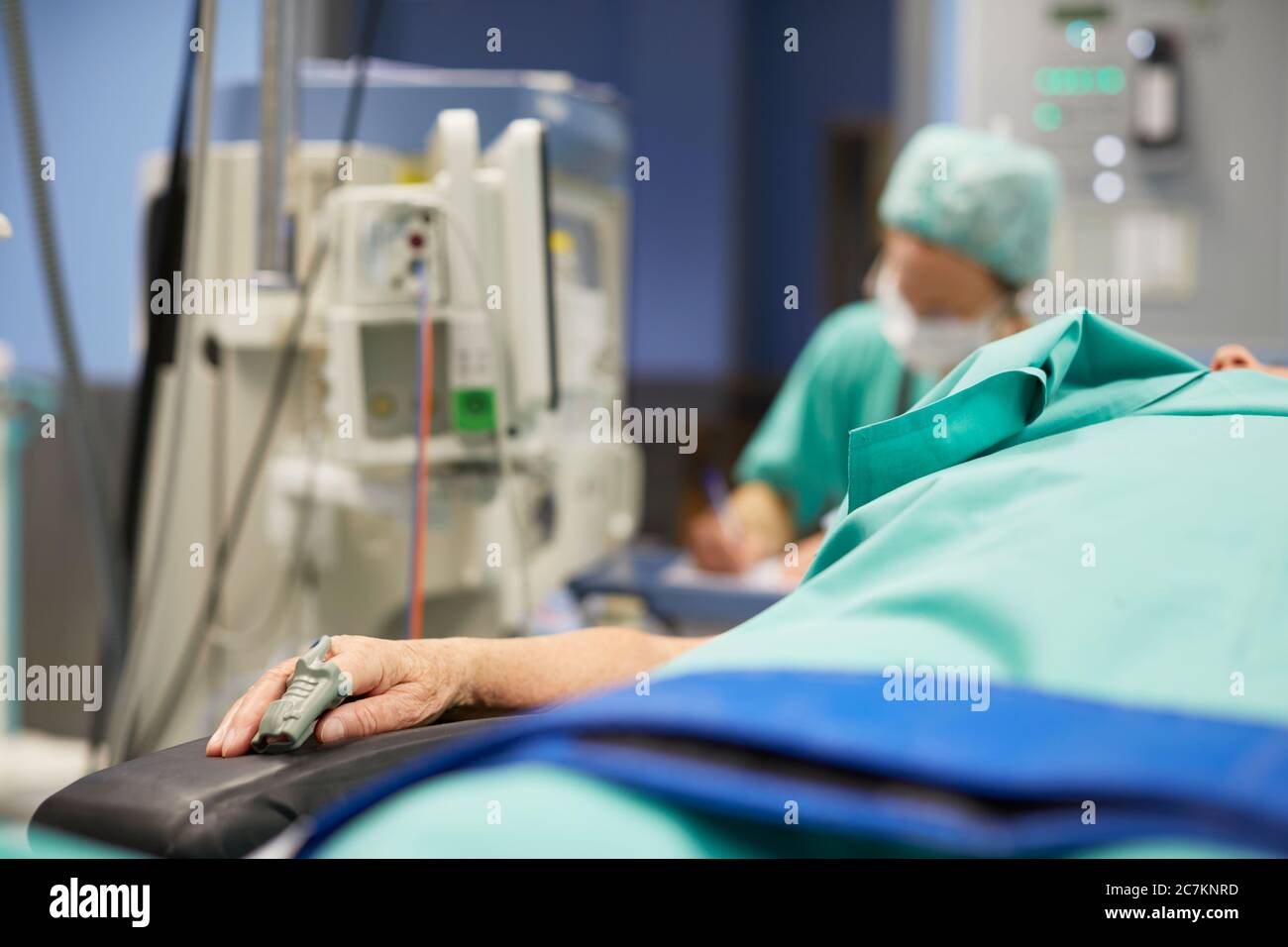 Operating room, pulse oximeter Stock Photo - Alamy