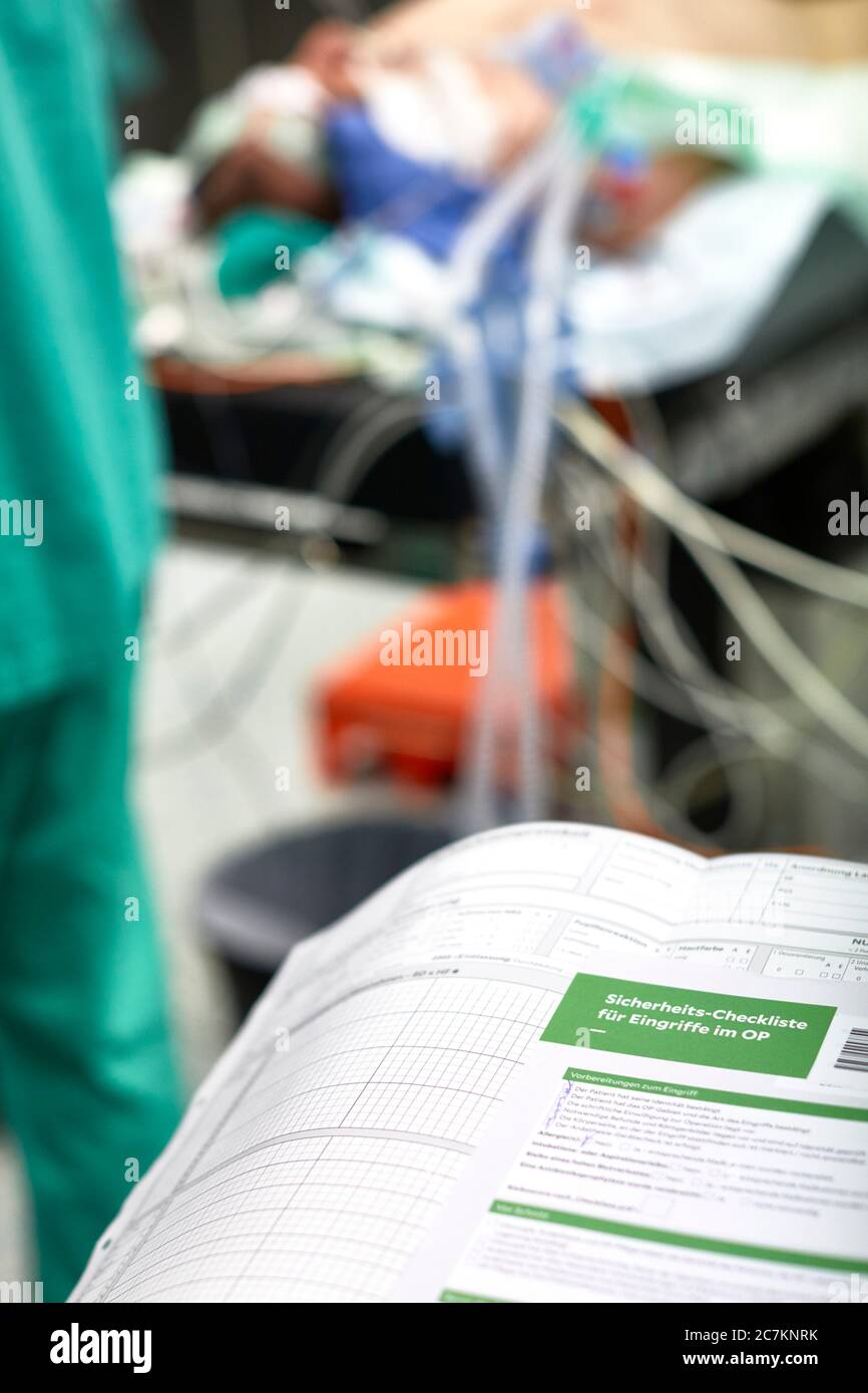 Operating room, checklist Stock Photo - Alamy