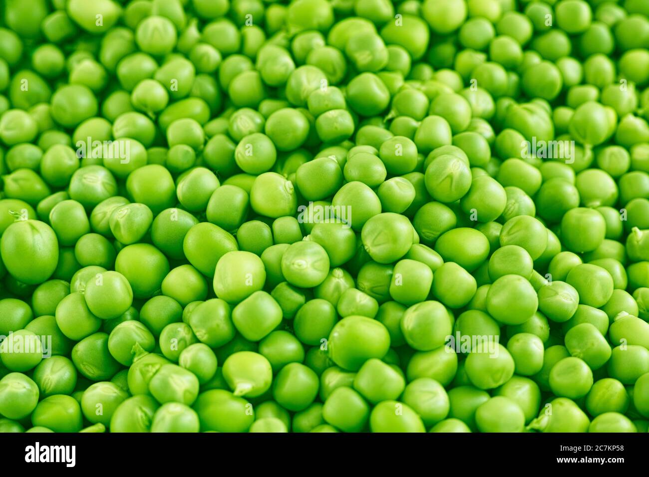 Green peas background. Close up Stock Photo - Alamy
