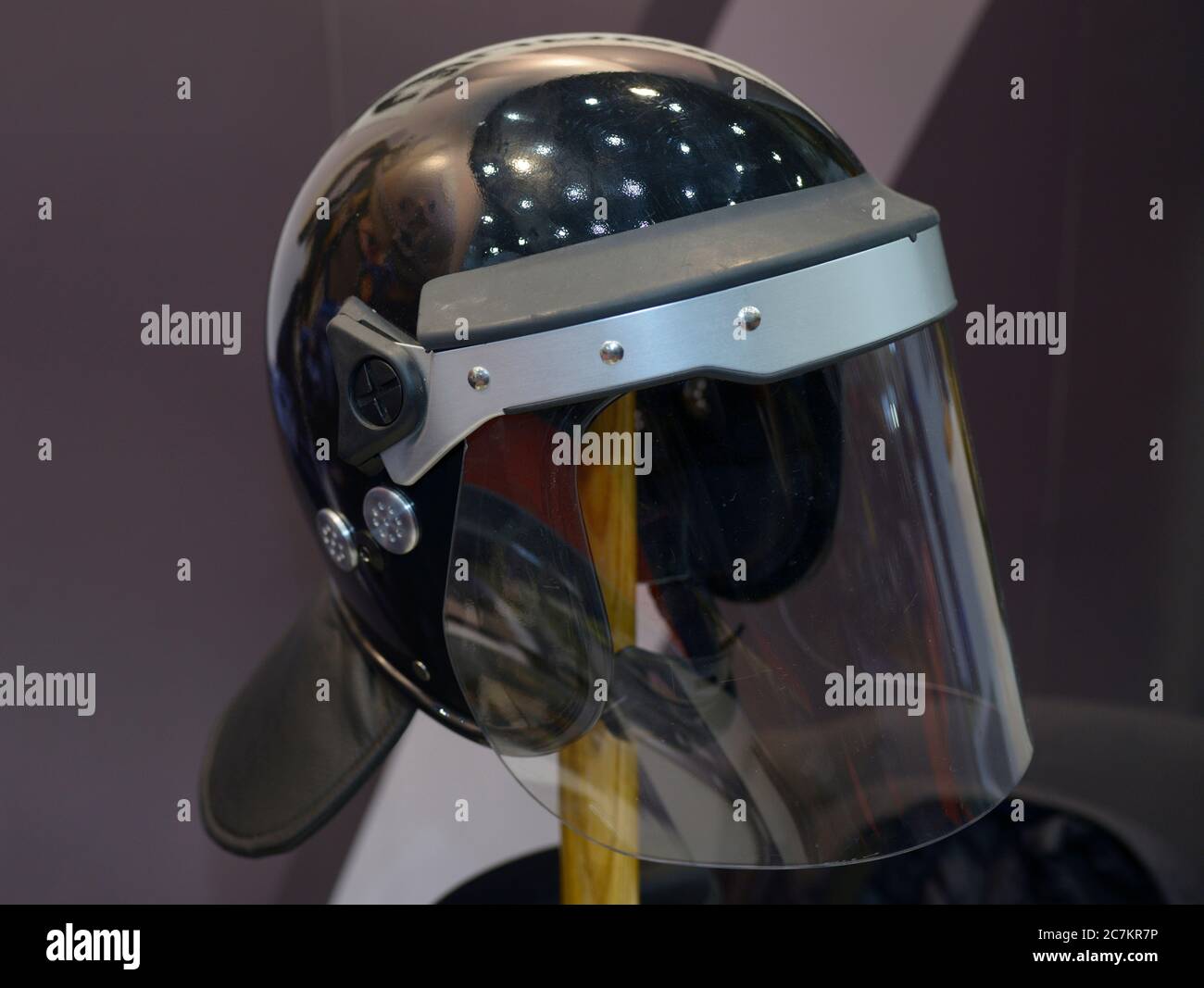 Modern soldier helmet hi-res stock photography and images - Alamy