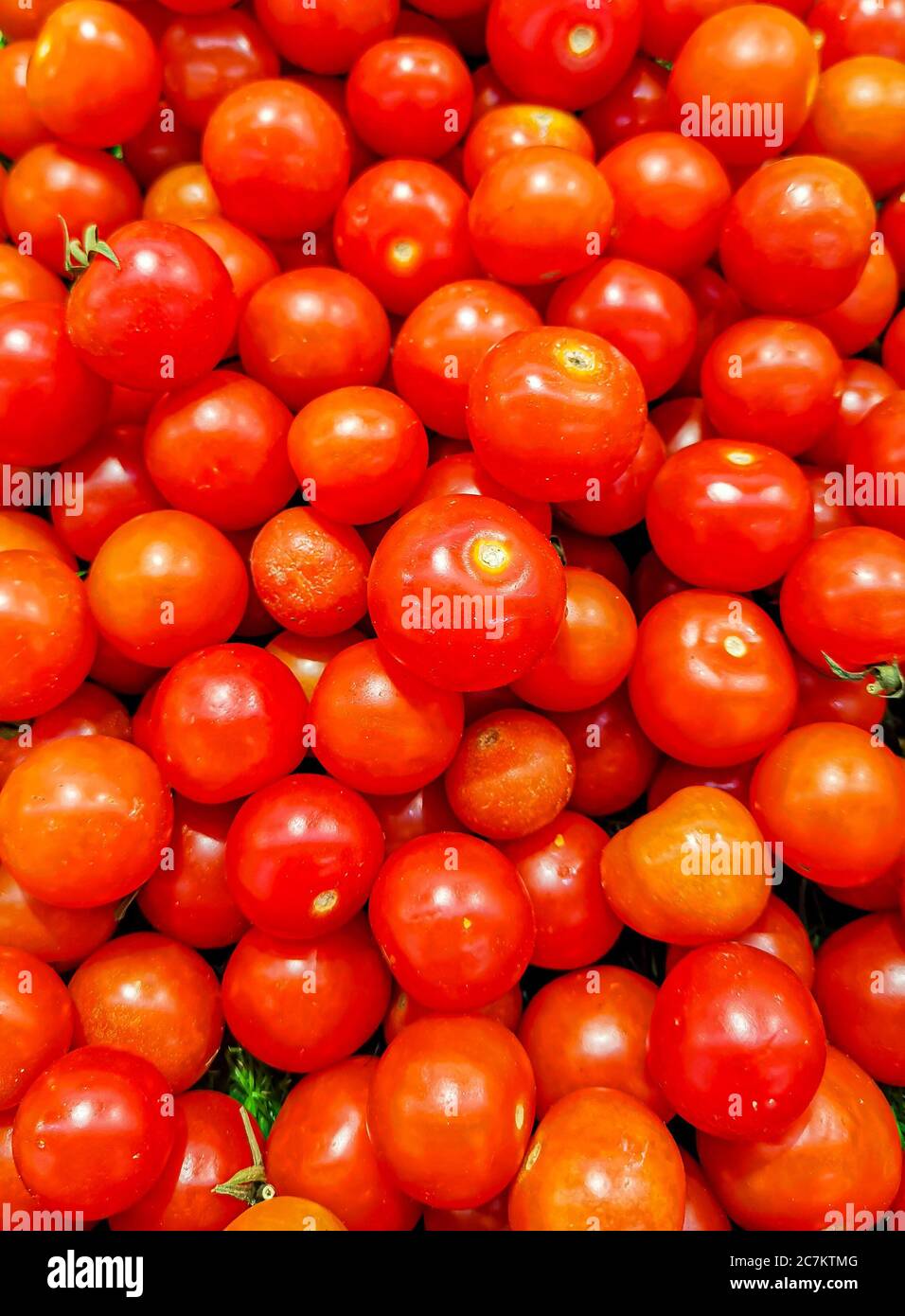 Shiny red delicious hi-res stock photography and images - Alamy
