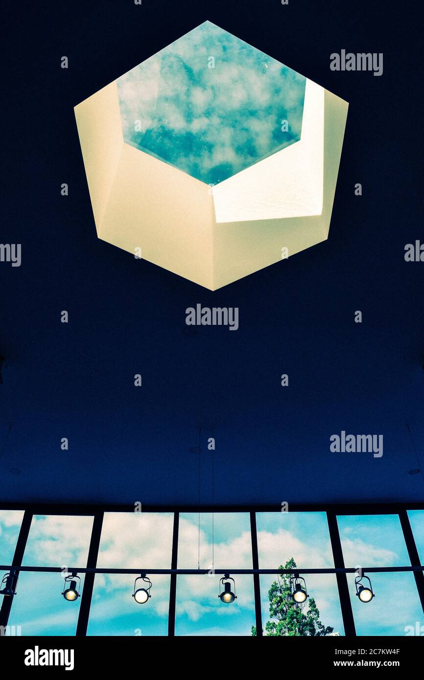 Hexagonal building hi-res stock photography and images - Alamy