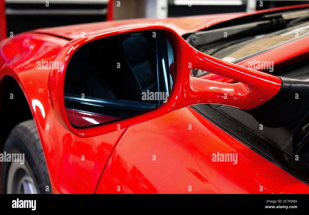 The mirrors are typical of this sports car Ferrari Testarossa of the ...