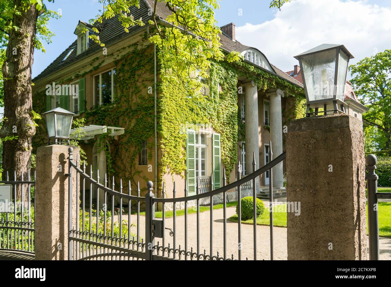 Berlin, Wannsee, entrance gate of the villa of the painter Max ...