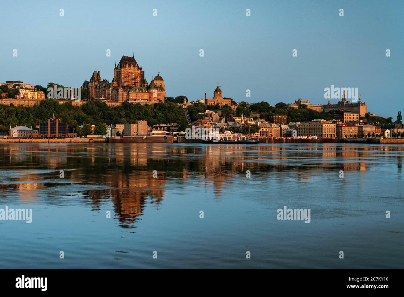 Dark blue city hi-res stock photography and images - Alamy