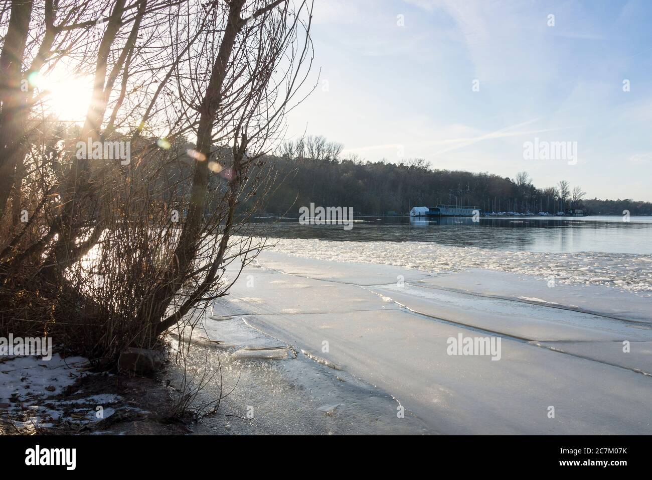 Berlin, Wannsee, view to Schwanenwerder Island, icy shore, sunlight ...