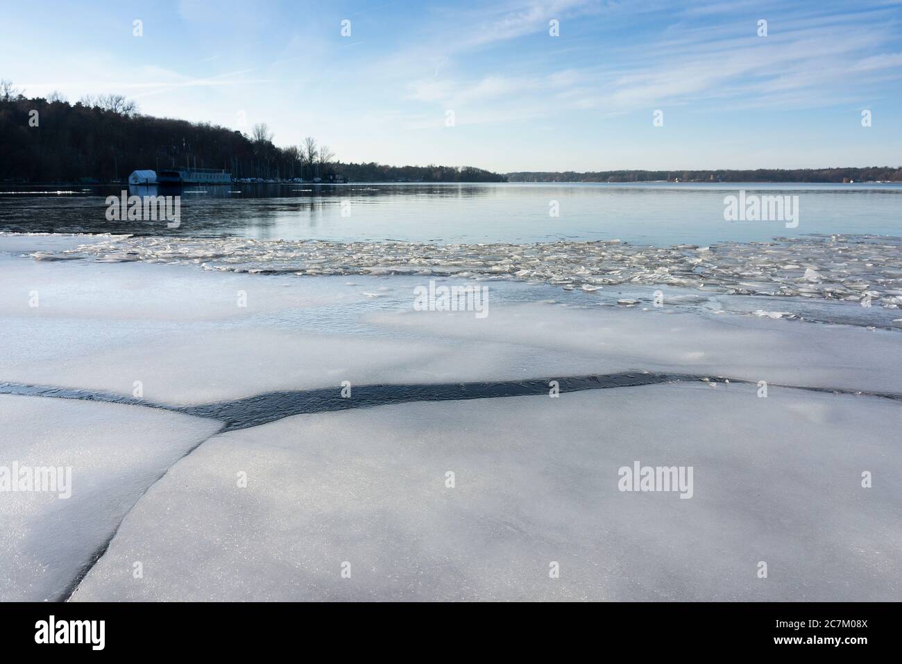 Berlin, Wannsee, view to Schwanenwerder Island, ice floes Stock Photo ...