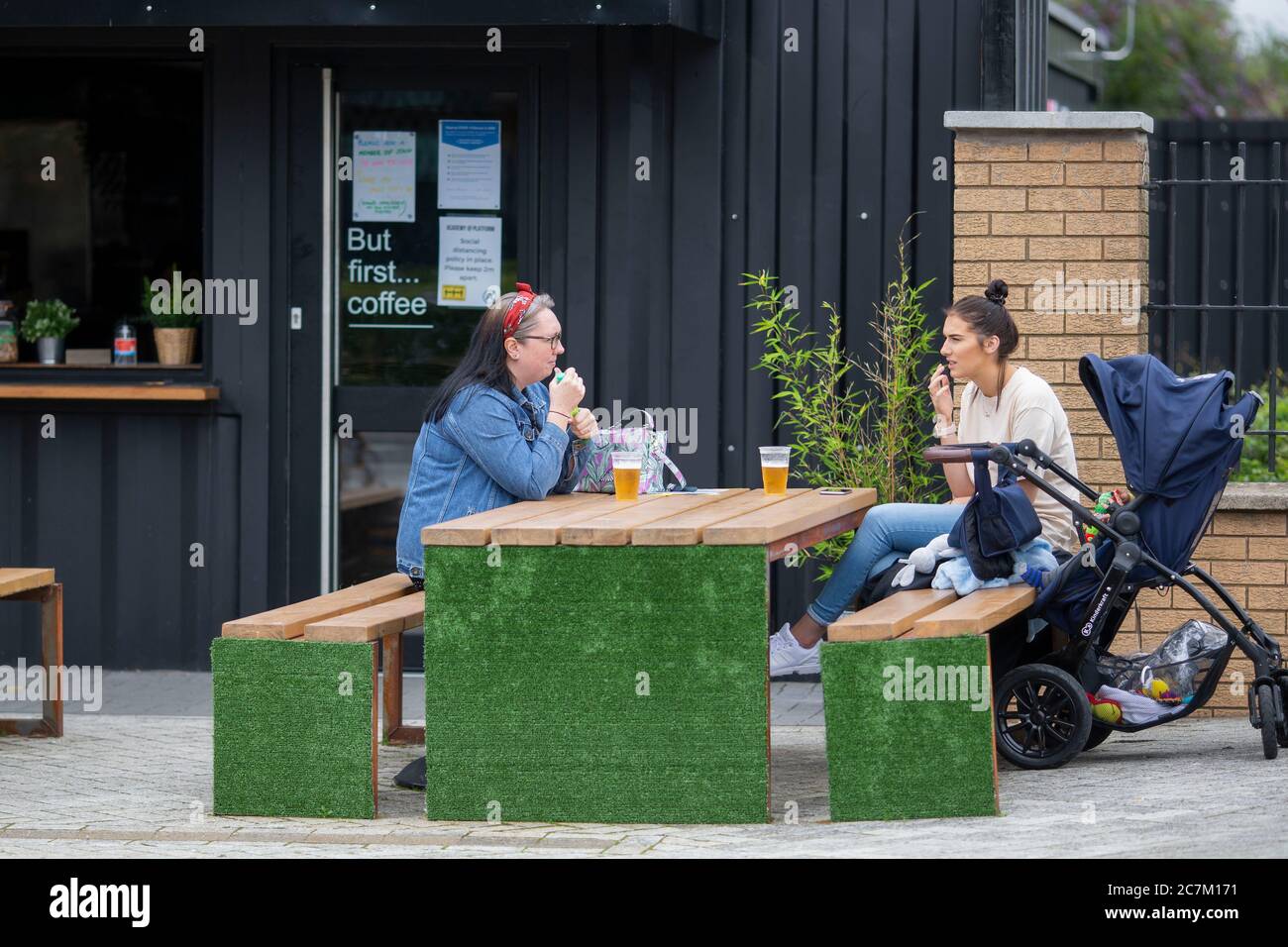 Guidlines hi-res stock photography and images - Alamy