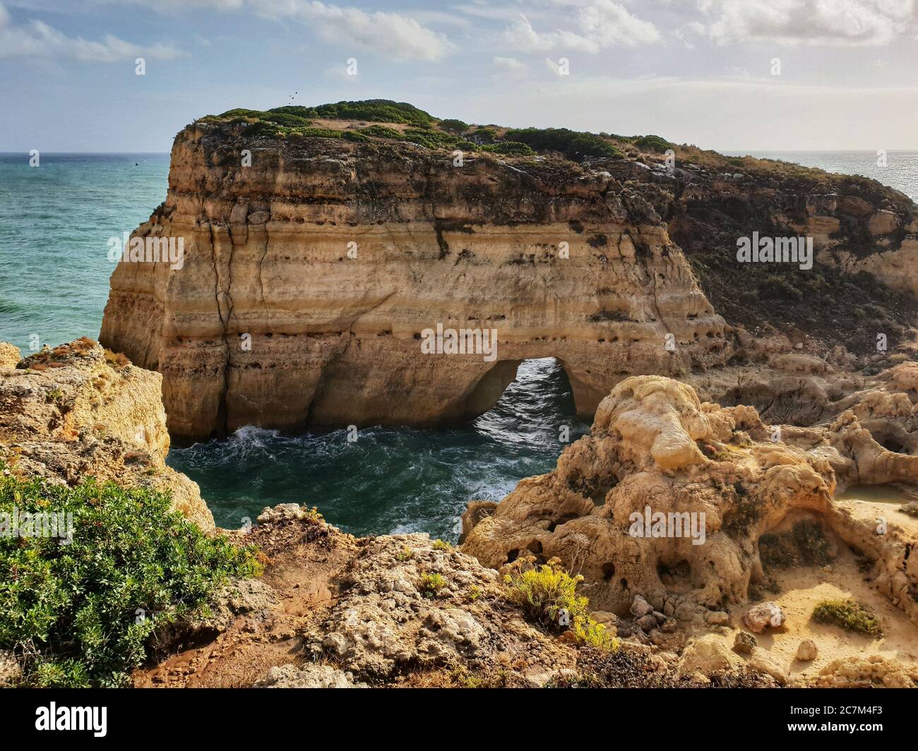 Cliff in the ocean hi-res stock photography and images - Alamy