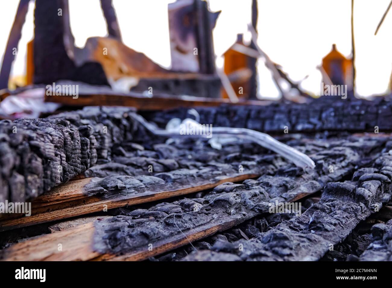 Burnt house hi-res stock photography and images - Alamy