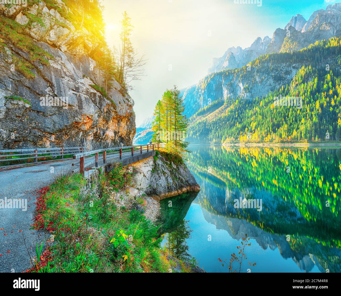 Beautiful view of idyllic colorful autumn scenery with Dachstein ...