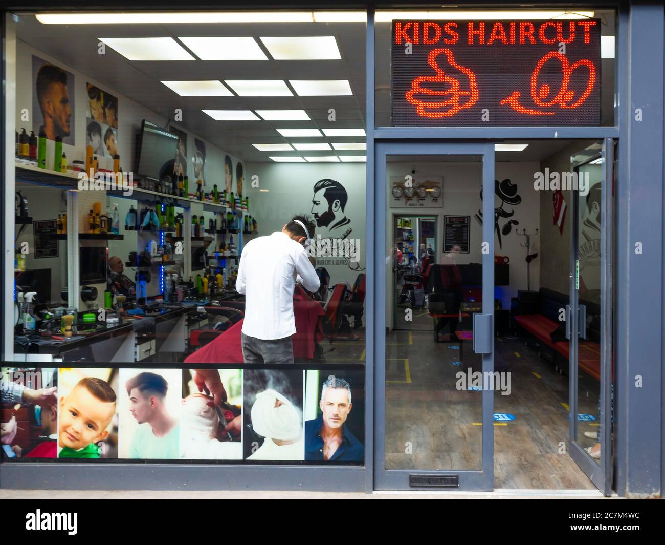 Turkish barbers hi-res stock photography and images - Alamy