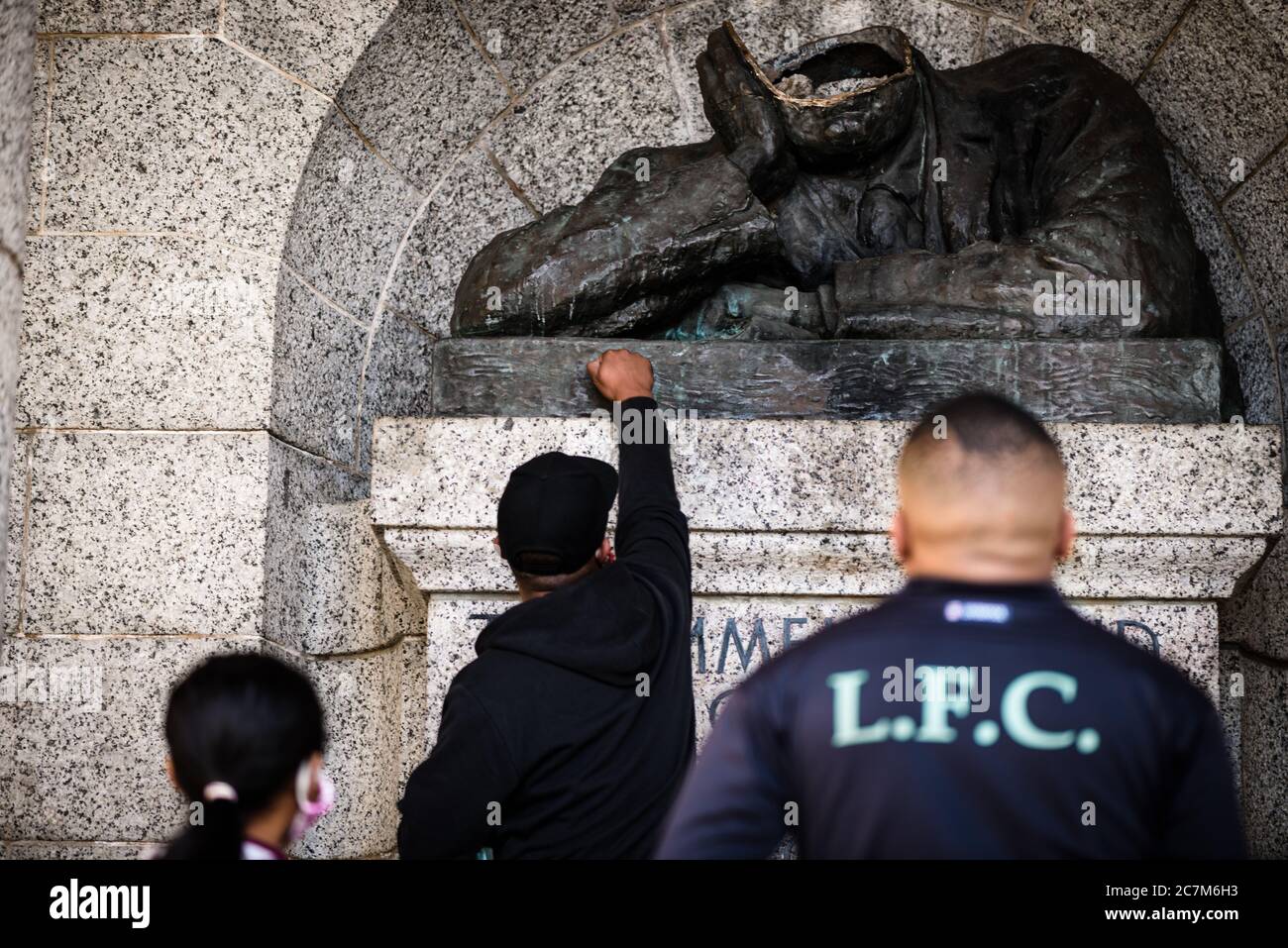 British colonial Cecil John Rhodes' bust was decapitated at his Cape ...