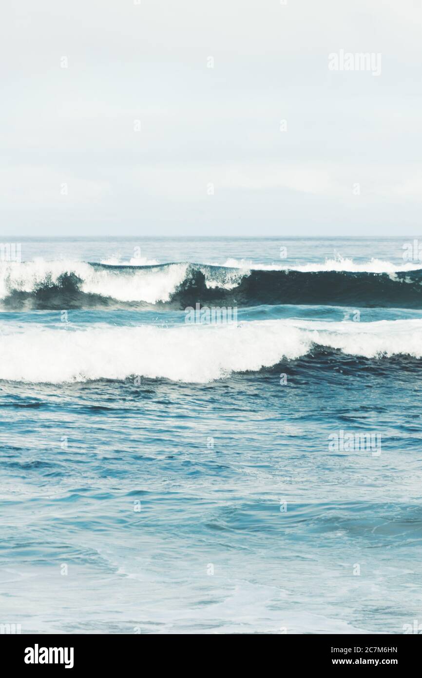 Beautiful shot big waves hi-res stock photography and images - Alamy