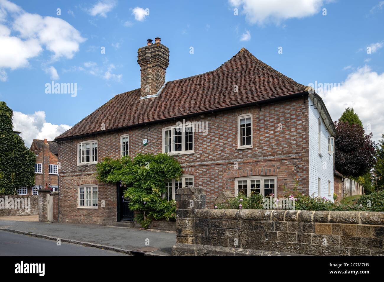 FLETCHING, EAST SUSSEX/UK - JULY 17 : View of Churchgate House a Grade ...