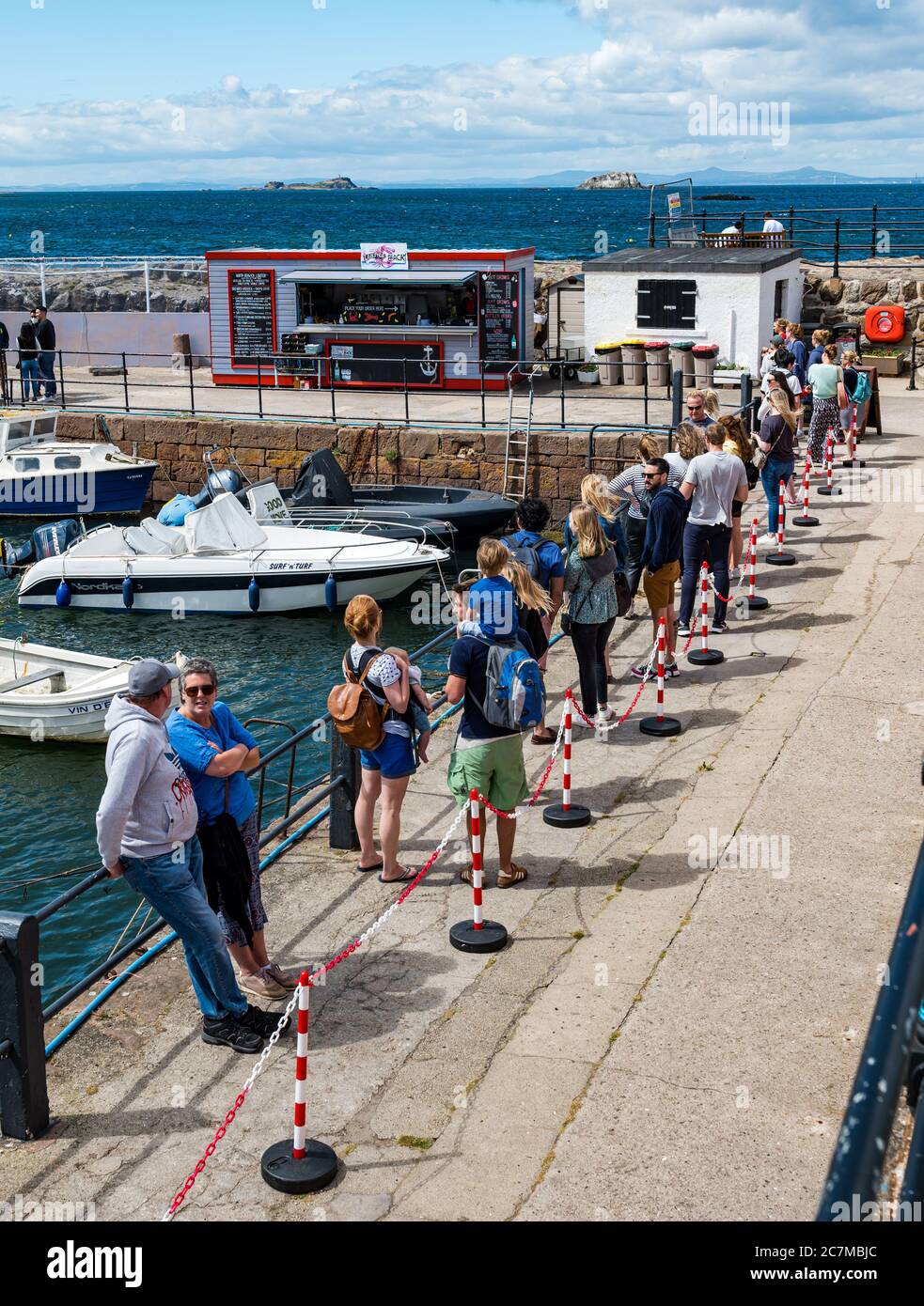 Queueing boats hi-res stock photography and images - Alamy