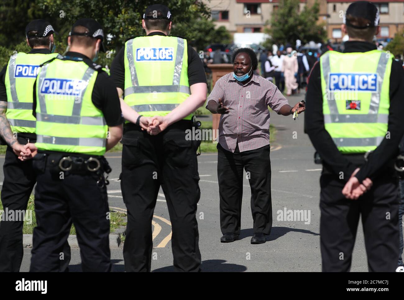 Police explain to mourners that there are too many people in the ...