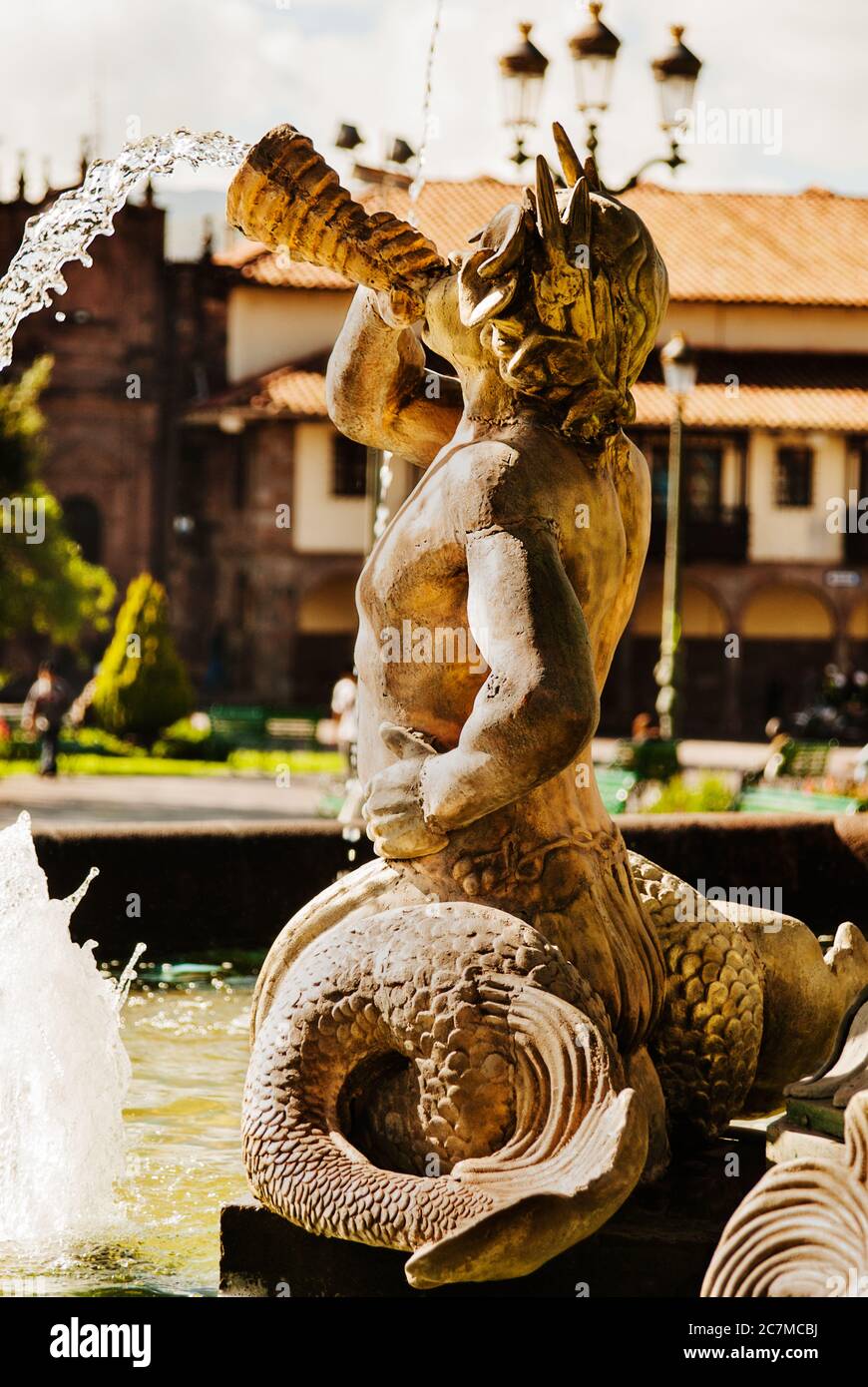 Water fountain angel statue hi-res stock photography and images - Alamy