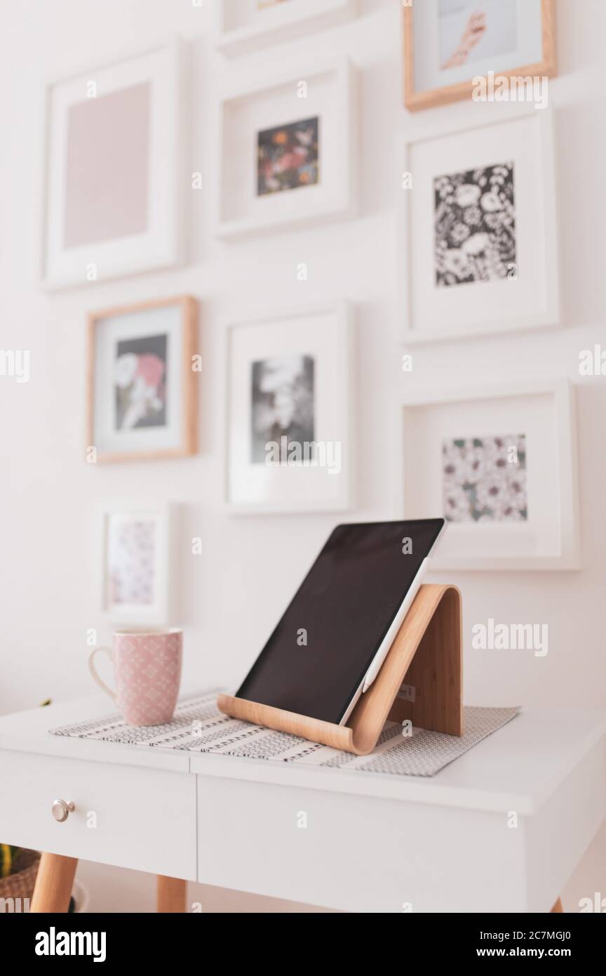 Linear a tablet hi-res stock photography and images - Alamy