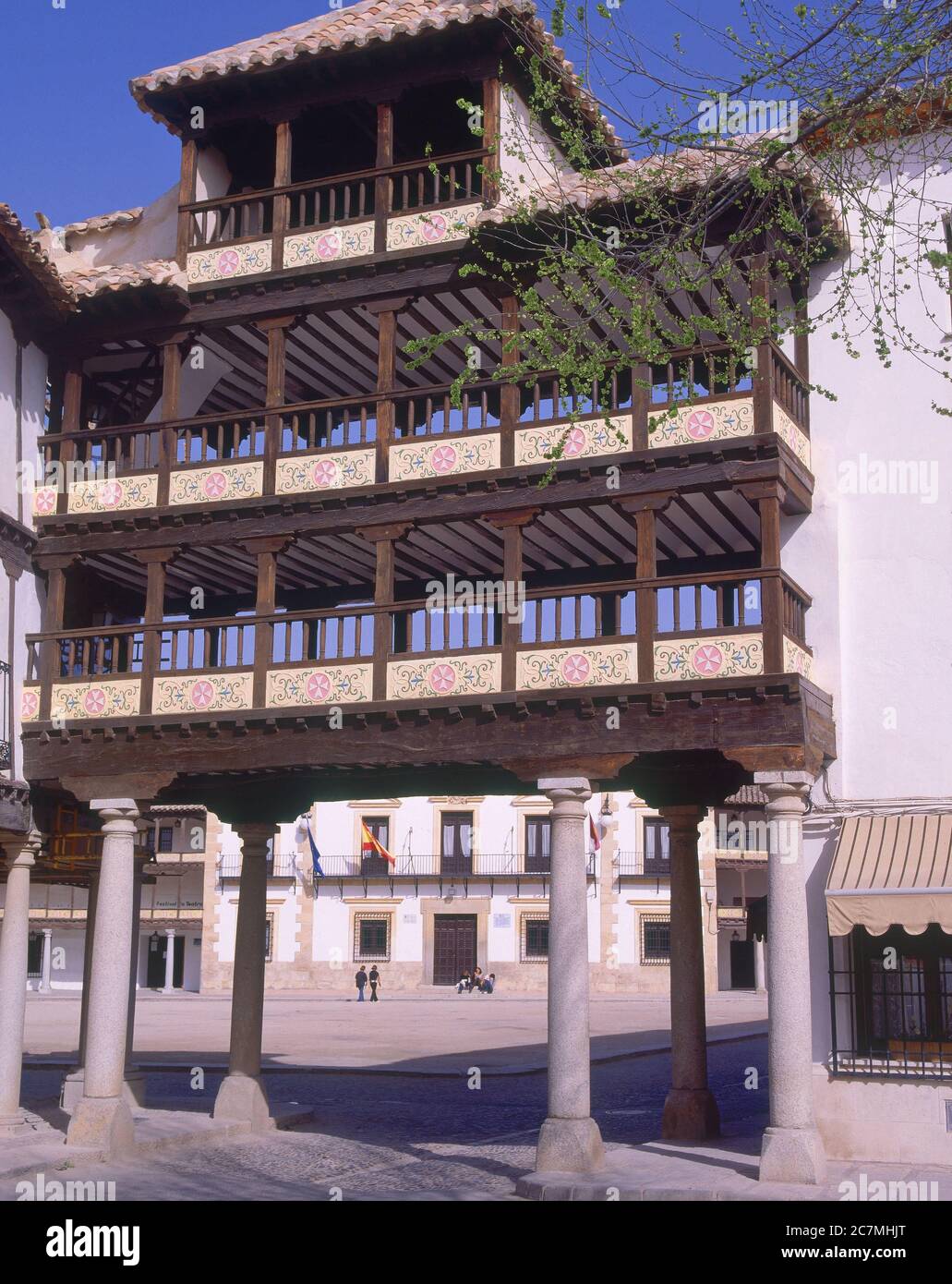 ESTRUCTURA ADINTELADA DE MADERA - ACCESO PORTICADO A LA PLAZA MAYOR ...