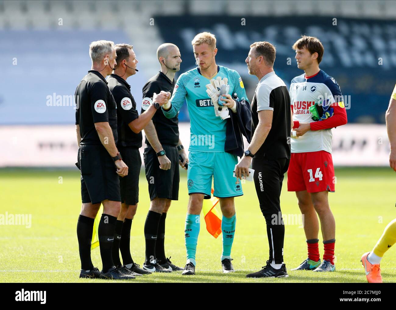 Football manager referee arguing hi-res stock photography and images ...