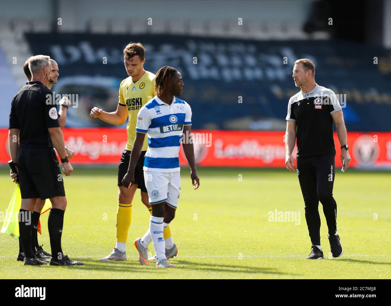 Football manager referee arguing hi-res stock photography and images ...