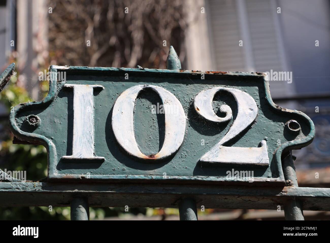 House number 102 sign hi-res stock photography and images - Alamy