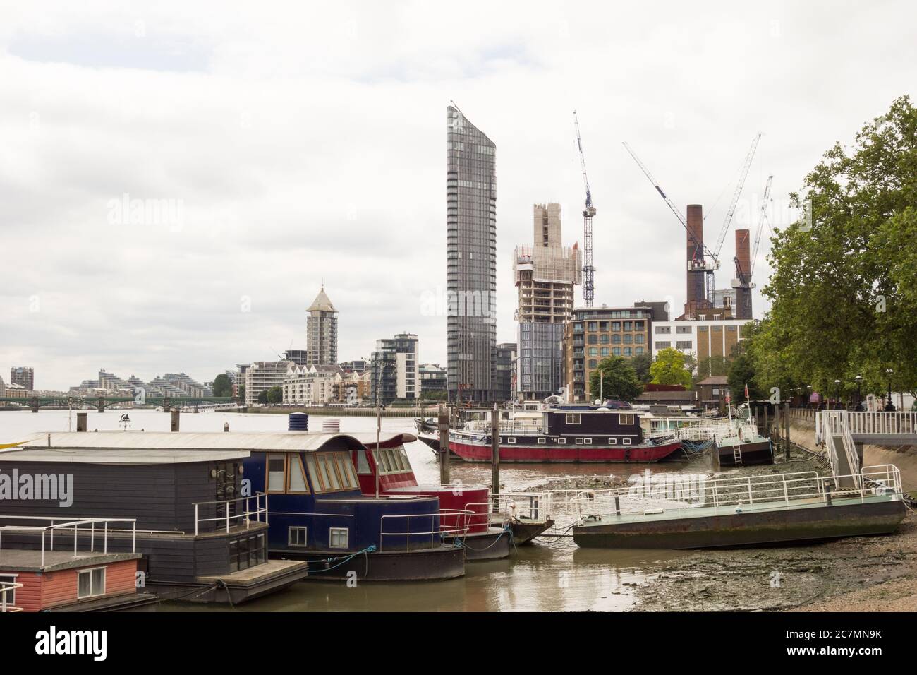 Chelsea Yacht and Boat Company Floating homes at Chelsea Reach, London ...