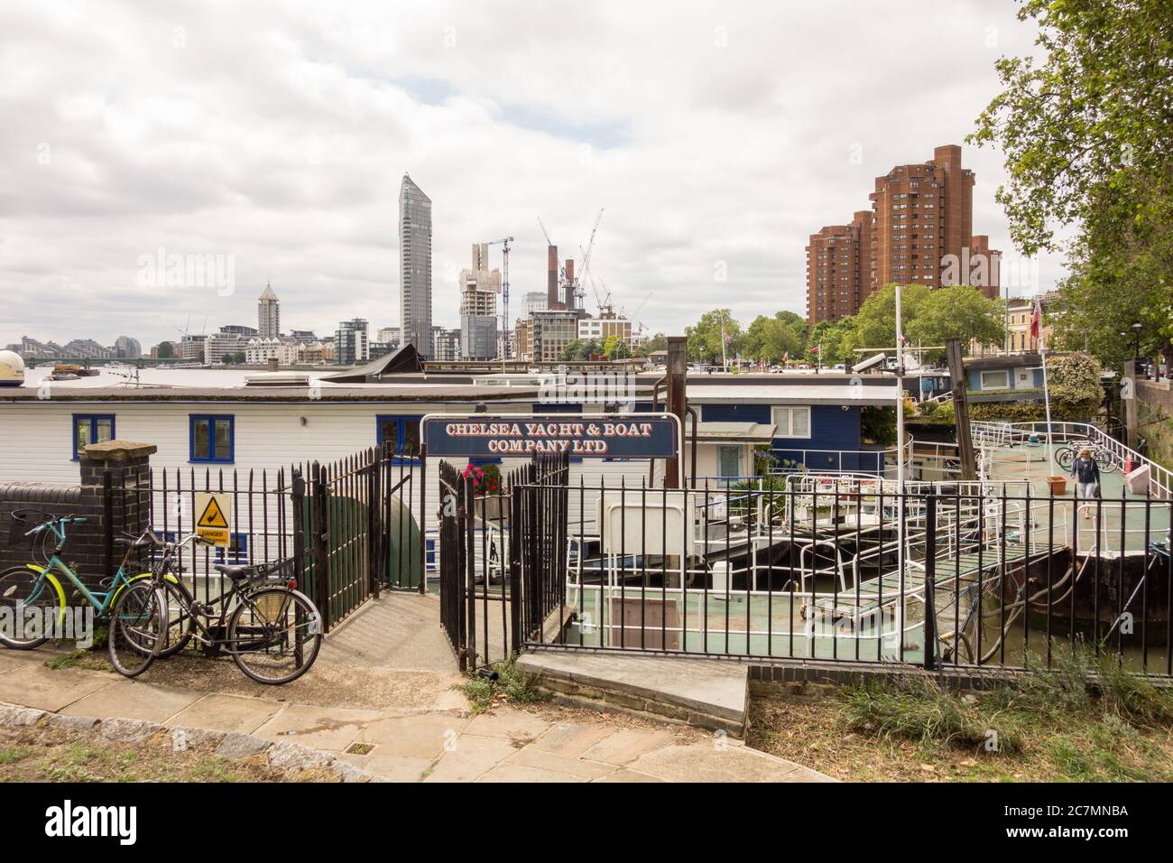 Chelsea Yacht and Boat Company Floating homes at Chelsea Reach, London ...