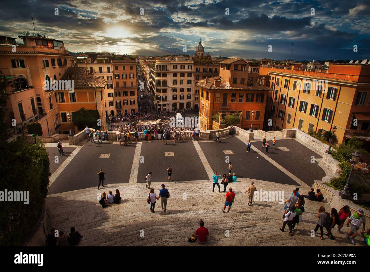 Crowd of people steps building hi-res stock photography and images - Alamy
