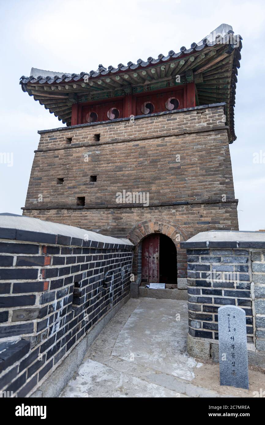 Hwaseomun, west gate, Hwaseong Fortress, Suwon, Gyeonggi Province ...