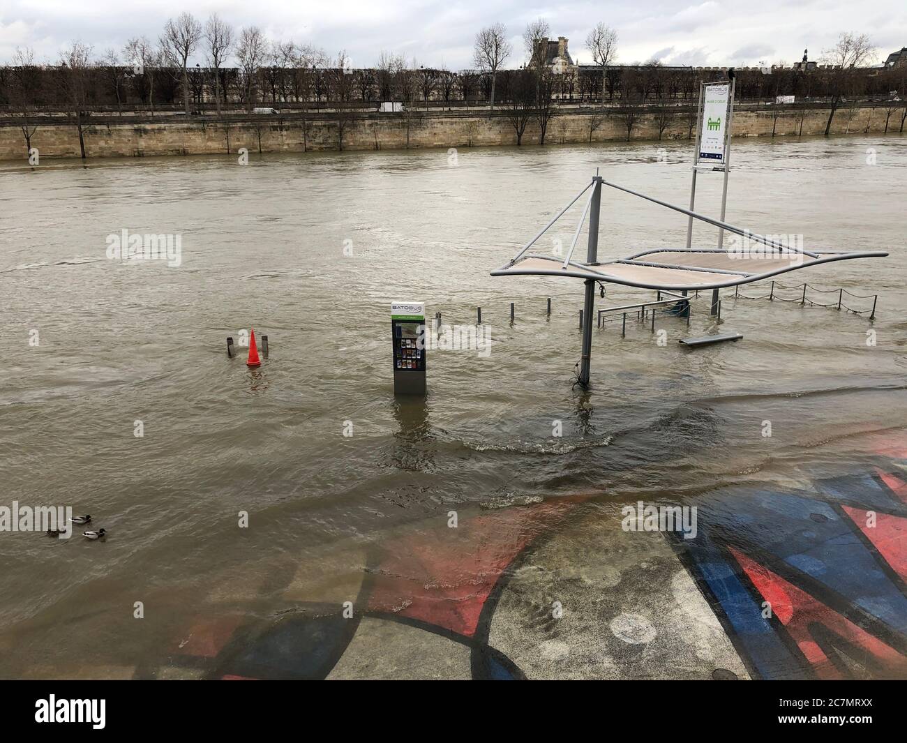 Flooding the louvre hi-res stock photography and images - Alamy
