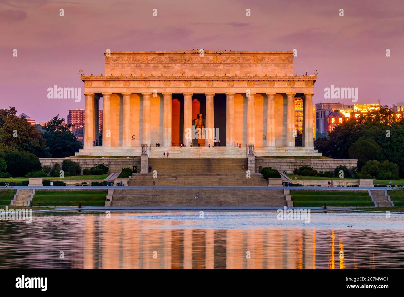 Early morning sun lighting up the Lincoln Memorial Stock Photo - Alamy