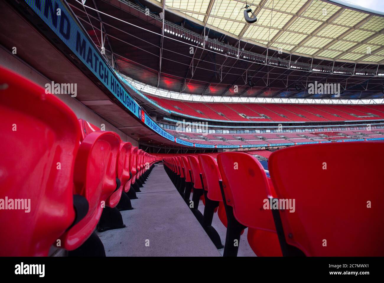 Empty seats at wembley stadium hi-res stock photography and images - Alamy